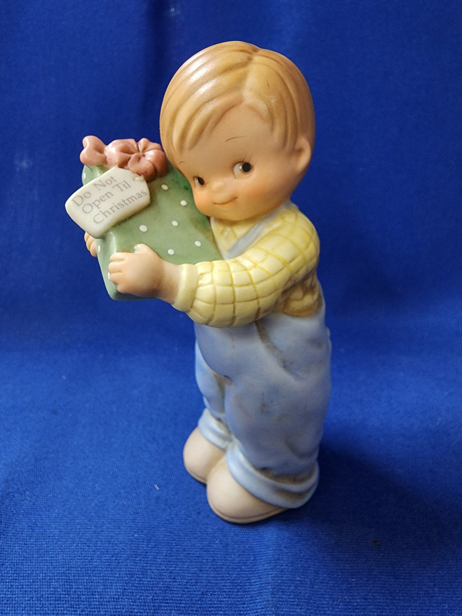 Memories of Yesterday "Boy Shaking Present" – RC Gifts