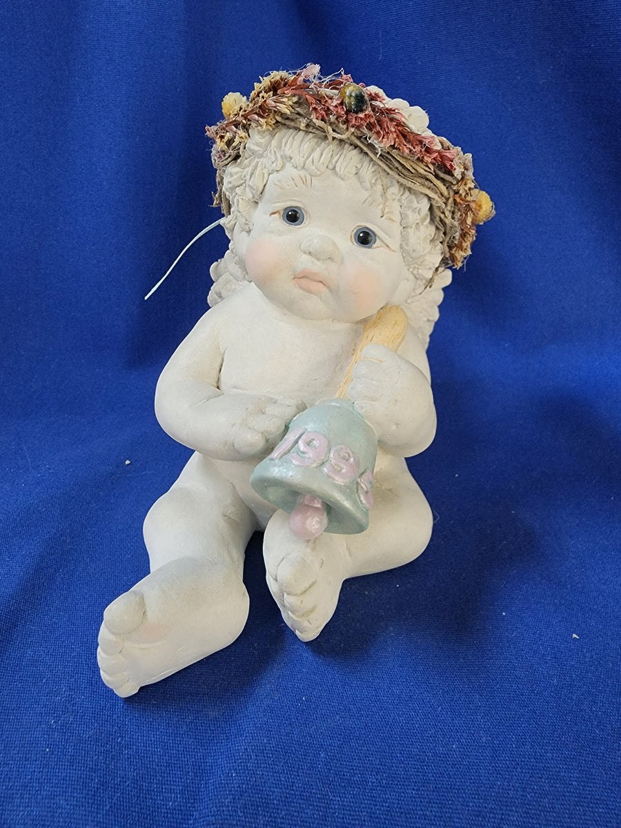 Dreamsicles "Cherub Holding 1995 Bell, Club Pc" – RC Gifts