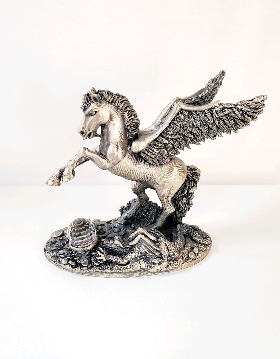 Tudor Mint - Myth and Magic "The Defender of the Crystal" – RC Gifts